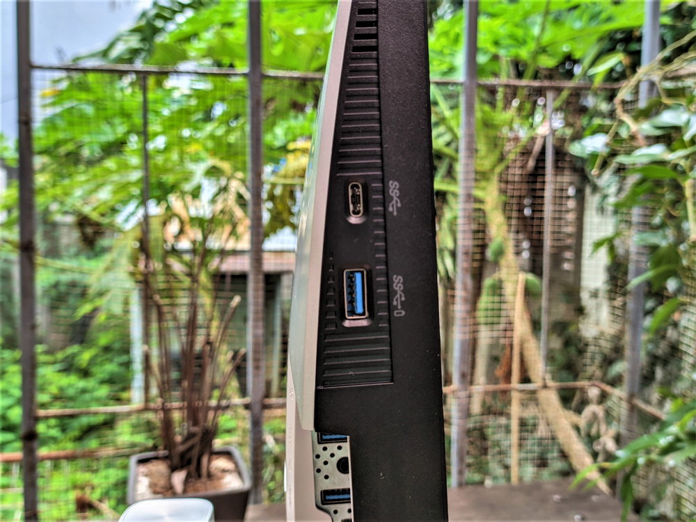 Dell Monitor U2421E - Front Port - Hybrid.co.id